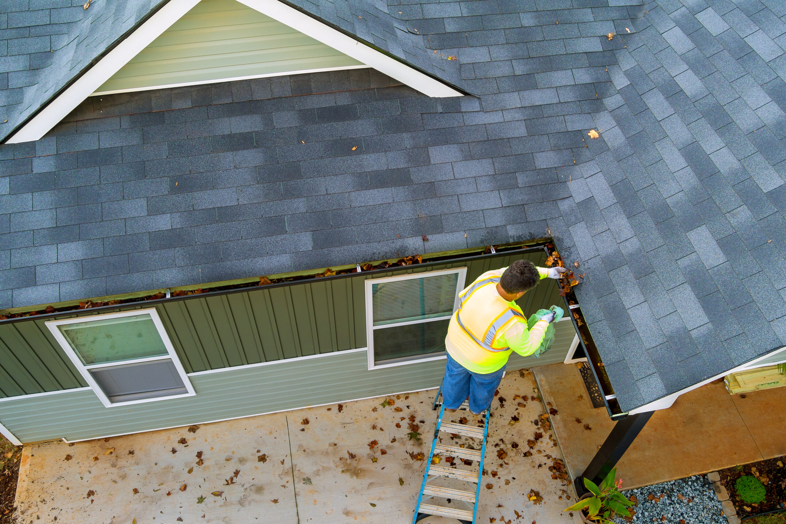 Gutter Cleaning Service in Worth, Illinois ﻿– Evolution Outdoor Living